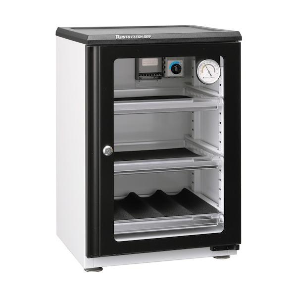 【商品説明】 ●Black &amp; Whiteシリーズ ●使い勝手の良いトップテーブル付き！ ●庫内湿度30〜50%RH ●耐久性抜群の日本製電子ドライユニット搭載 ●光触媒と可視光LEDで庫内をクリーンに保持 ●乾燥剤の交換が不要でメ...