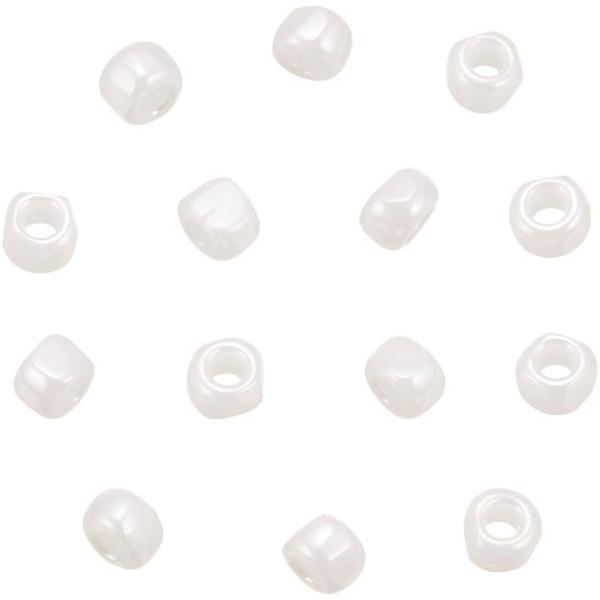 ●サイズ:外径約2.2mm  ●素材:ガラス  ●入数:1m入（約680粒）  ●ガラス素材のため、強い衝撃により割れる恐れがあります。  ビーズは、摩擦や酸化により色が落ちることがあります。  お子様の手の届かない場所に保管ください。  ...