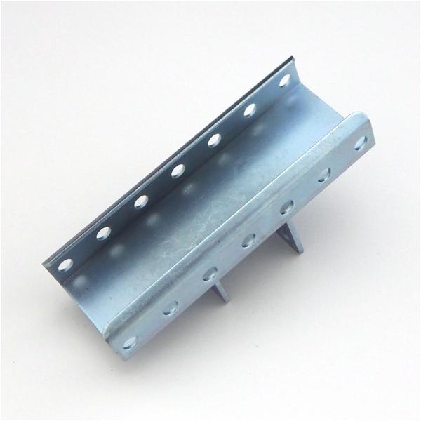 プラコンとパイプを繋ぎ合わせる様々なサポート類です。    材質:SPCC/シルバー(三価クロムメッキ) 質量(g):170   【入数】 1個 GPC133