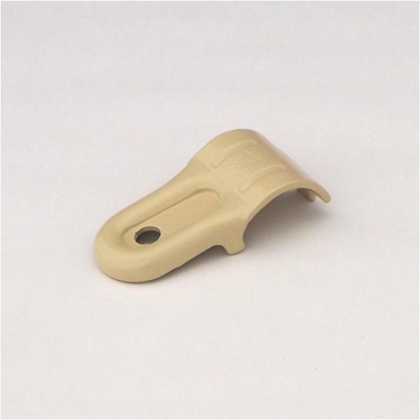 組立式のパイプ固定金具です。  六角レンチにてボルトナットを締め付けるだけで簡単に固定ができます。    材質:SPCC/アイボリー(吹付焼付け塗装) 質量(g):46   【カラー】 アイボリー 【入数】 1個 G7ASPI