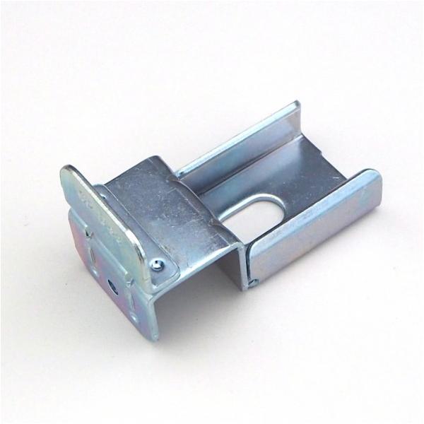 プラコンとパイプを繋ぎ合わせる様々なサポート類です。    材質:SPCC/シルバー(三価クロムメッキ) 質量(g):132   【入数】 1個 GPB35