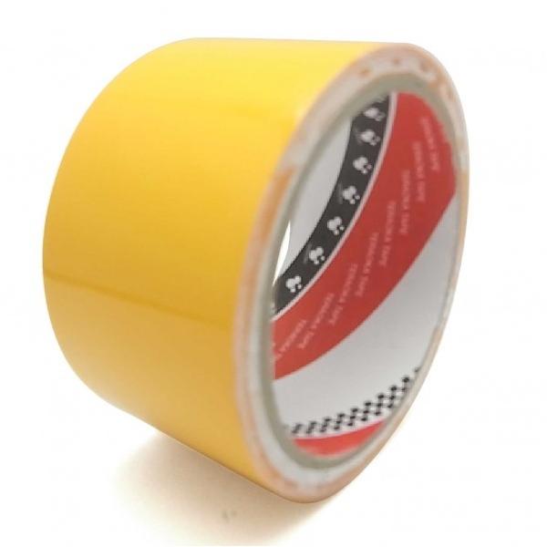 【商品説明】 鮮やかな色が特長の、標示ライン用です。  環境に優しい脱塩ビ・無鉛タイプ  【用途】 屋内の区画整理や安全標示に、競技用のラインに。 直線用  【注意】 木材・塩ビに貼る場合や、直射日光に長時間さらされる場所では、糊が残ること...