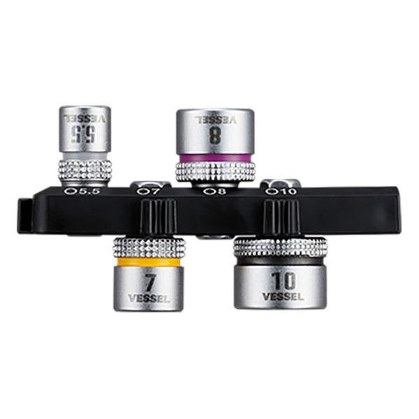 【特長】 使いやすさを高める極短ソケット。  サイズ別に色分け。  指先で回せるローレット入り。  サイズ表示付き連結ホルダー。  【用途】 板ラチェットドライバー・ファインミニラチェットに使えるソケットビットセット。  【注意事項】 正し...