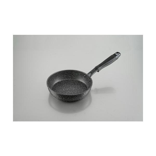 ■特徴 内面はこびりつきにくく、耐摩耗性に優れたダイキン工業設計「シルクウェアEK」ダブルマーブルコーティングです。 本体はフチ付で変形しにくい軽量タイプです。 ガス火はもちろんIHクッキングヒーターに使用できます。 耐摩耗試験50万回クリ...