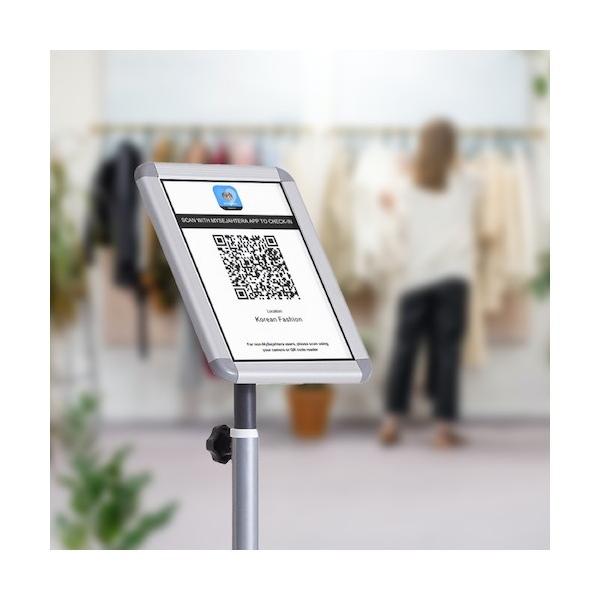 商品画像はイメージ画像です。実際とは異なる場合がございます。 ■特徴 上から下に見やすい角度設計です。 四方向のパネル縁が開き、中のサインが簡単に交換できます。 縦、横兼用で使用できます。 屋内でも屋外でも使用出来ます。 高さ調整ができます...