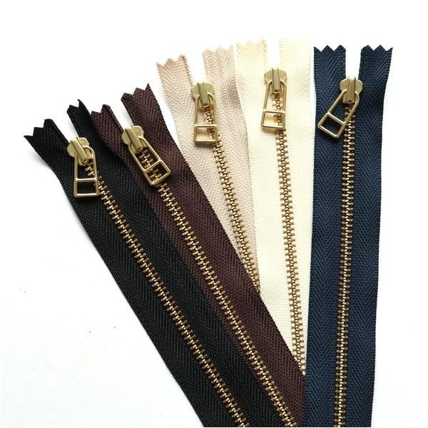 サイズ: 20cm 入数: 5色セット 5色各1本入 金属部分が従来より太目で、レザーや帆布・クラフトにオススメです。  ■サイズ/20cm ■入数/5色セット 金属部分が従来より太目で、レザーや帆布・クラフトにオススメです。  5色各1本...