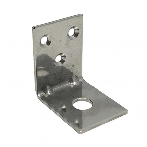 【商品説明】 L字型補強金物です。  補強、ジョイント等に使用できます。  板厚が薄い為、リブを2ヶ所にして強度を持たせています。  片側はボルト穴(10Φ)になります。   【用途】 木材などの結合や、結合部の補強に  【注意】 用途を確...