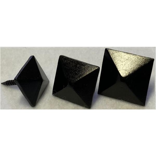 鉄製の飾り鋲です。  飾り鋲（かざりびょう）とは、釘の頭部を隠したり、装飾として使用したりする金属製の鋲です。  様々な用途があります。  例）太鼓の革を留める、椅子の表布を張る、門扉の装飾、 レザーのライダースジャケットetc... 四方...