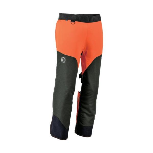 ■特徴 全天候のチェンソー作業用に設計された快適な防護チャップスです。 ワークウェアの上から簡単に装着できます。 腰と足のベルトを調節することで、脚にフィットさせることができ、マジックテープでふくらはぎに固定できます。 膝とくるぶしに耐久性...