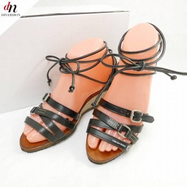 [管理番号] DNS-1085[ブランド名] UNDERCOVER (アンダーカバー)[アイテム名] ウェッジソールサンダル[カラー] BLACK※モニターの発色の具合によって実際のものと色が異なる場合がございます[素材] 表記なし[サイズ...