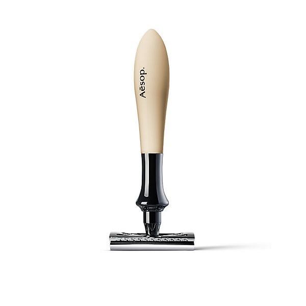 [ブランド]イソップ[カテゴリ]シェービング手磨きで仕上げられた三層メッキのハンドル上部を持つ高密度ハンドルとクロムメッキのヘッドはよりなめらかなシェービングを容易にするために完璧なバランスで作られています。ドイツ・ゾーリンゲンのメルクール...