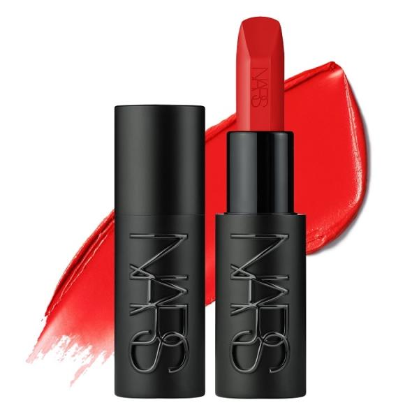 【発売日：2024年08月23日】[ブランド]NARS（ナーズ）[カテゴリ]リップ[内 容 量]3.8g鮮やかでピュアな発色。艶やかなサテン仕上げのリップスティック投げかけた視線。何気ないしぐさ。ワンスワイプで表情が決まる、艶やかなサテン仕...