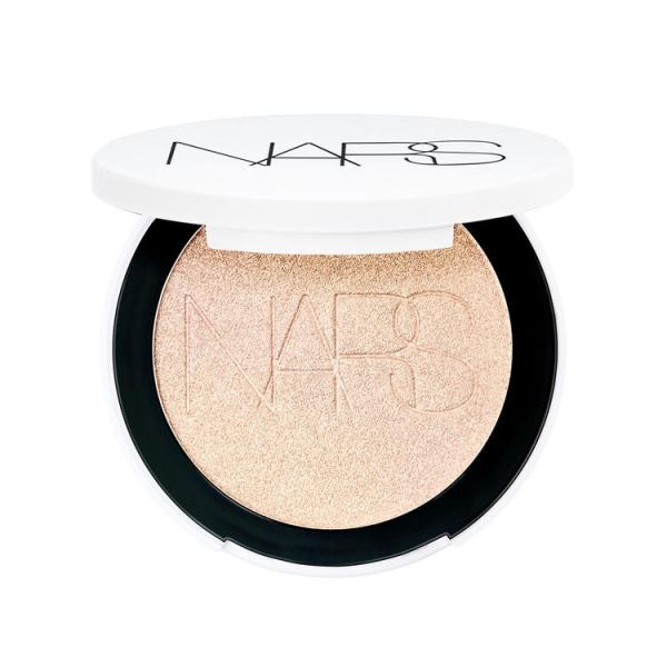 [ブランド]NARS[カテゴリ]ハイライター[内 容 量]6g光を受け、光り輝く。ライトリフレクティング?コンプレックス*配合。小ジワや毛穴をぼかし、肌イシューの気にならない美しく輝く肌に整えます。美容液成分ｘパウダーのハイブリッドフォーミ...