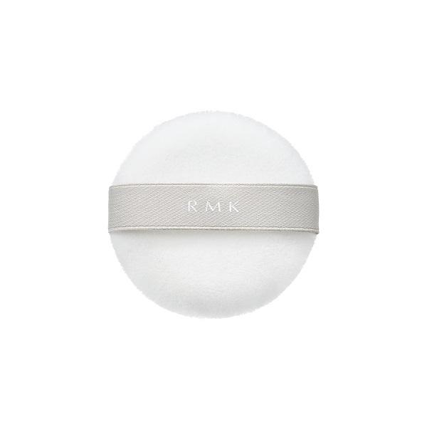 [ブランド]RMK[カテゴリ]パフやわらかいタッチで、ふんわり軽やかに仕上げるフィニッシングパウダー専用パフ。繊細なパウダーをふんわりやさしく抱え込む粉含みのよさと、シルクのようななめらかでしっとりした肌あたりを実現。