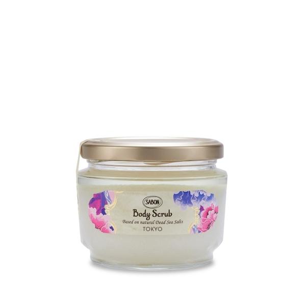 [ブランド]サボン[カテゴリ]ボディスクラブ[内 容 量]320g気軽に試せるSサイズ肌と心がときめく新感覚ボディスクラブ素肌美と五感を目覚めさせるソルト-イン-オイル処方のボディスクラブ。死海の塩の粒子が肌のざらつきやくすみの元となる古い...