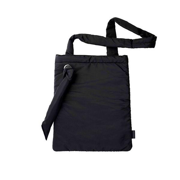 【発売日：2025年02月19日】[ブランド]アディクション[カテゴリ]ショルダーバッグ[サイズ]約31.0×39.0cmオリジナルパデッドショルダーバッグ