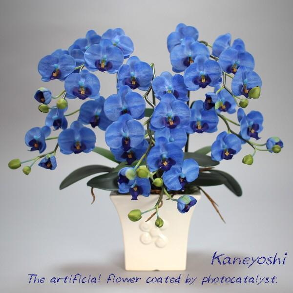 【サイズ】【幅】 約 ４５cm ×【高さ】 約 ４５cm　（鉢の形状によって多少異なる事が有ります。）【花の径】（横） 約 ５．５cm × （縦） 約 ５cm胡蝶蘭小輪の造花に光触媒加工が施してあります。 　光触媒作用を持つ二酸化チタン溶液...