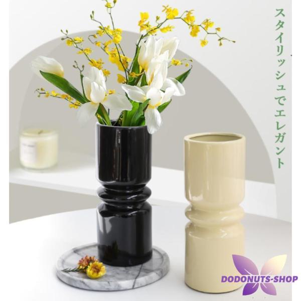 ?丸みを帯びたフォルムが可愛い、スタイリッシュな花瓶です。?耐久性と実用性に優れた素材で高級感があります。?一輪差しでも存在感を発揮します。?店舗用ディスプレイやお部屋の雰囲気作りに最適、ギフトにもおすすめです。■サイズ画像に記載■素材セラ...