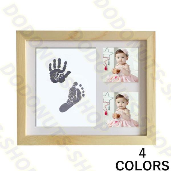 手形、足形も飾ることができるフォトフレーム！ギフトなどにも喜ばれる商品です。お子様の記念日に是非素敵な思い出を残しませんか？【サイズについて】全体：28×23CM写真部分：7×7CM手型部分：16×12CM【素材について】木材