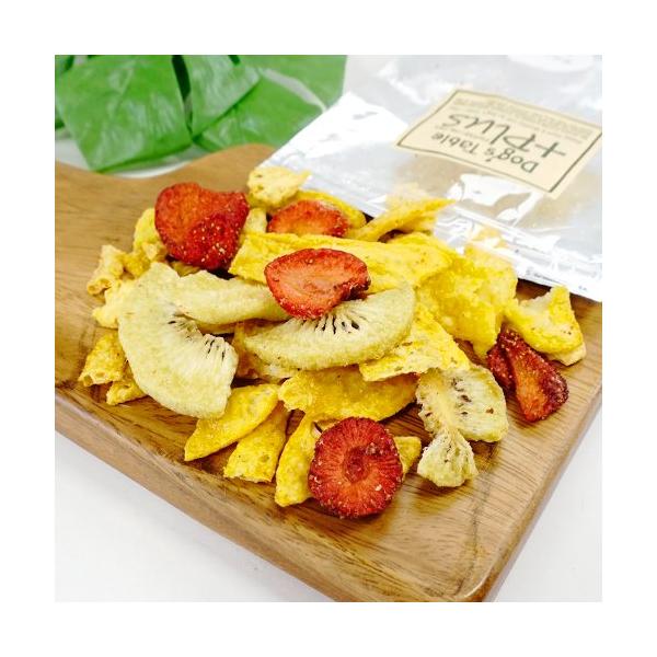 ★ 安心・安全な厳選素材を丁寧な処理・製法で仕上げたトリーツシリーズマンゴー・パイン・いちご・キウイを、特殊フライ製法でドライ加工しました。素材本来の風味を凝縮させた、クリスピーなおやつです。【内容量】25g【原材料】マンゴー、パイン、いち...