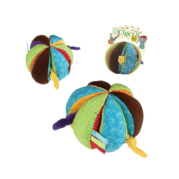 プラッツ サーカス ボール M様々な柄が可愛いパッチワーク風の生地のボールです。それぞれの房にはカシャカシャ音がするクリンクルやスクィーカーが入っており、わんちゃんが楽しめる仕掛けがたくさんあります。房の間にトリーツを挟んで知育トーイとして...