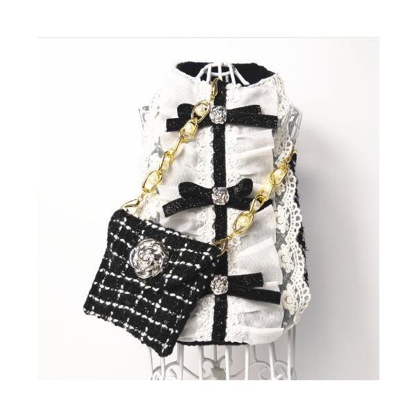 とても可愛い一目ぼれお洋服。ハーネスではありませんがハーネスタイプのお洋服なので脱ぎ着しやすいです。ポーチはちゃんと物が入ります。ポーチが揺れ無いようにブローチ型になって取り外し可能です。しっかりとした生地でとても丈夫。裏地はメッシュになっ...