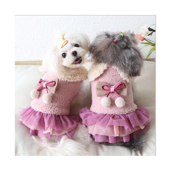 スカートのふんわりとしたシルエットがガーリーなワンピ―ス。甘いピンクに大きなボンボリが揺れてとても可愛いデザインです。センスの良さをアピール♪かわいい＆カジュアルの持ち合わせで、とてもおしゃれになれるワンピです。あたたかく、秋冬のさまざまな...