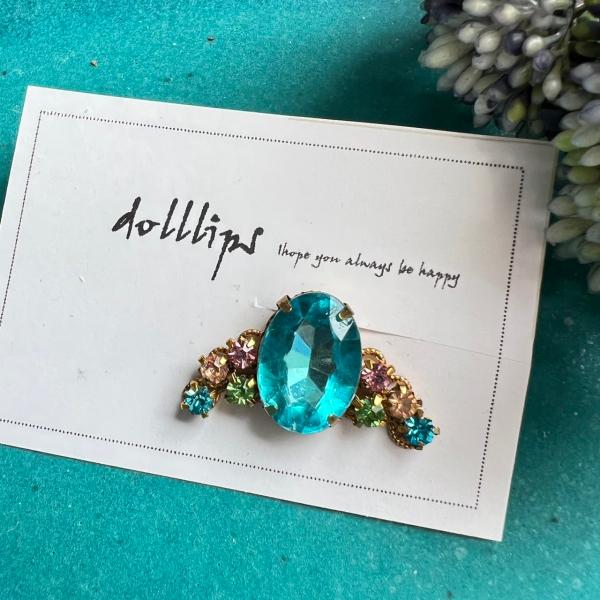 大切な記念日、結婚式、華やかな席にさりげなく人気のイヤークリップはいかがですか？襟モノに付けるなど、色んなつけ方が出来るので1つでたくさん楽しめます♪全長３.３cm【内容】*18×13mmオーバル型ビジュー/1P*SS16mmビジュー18G...