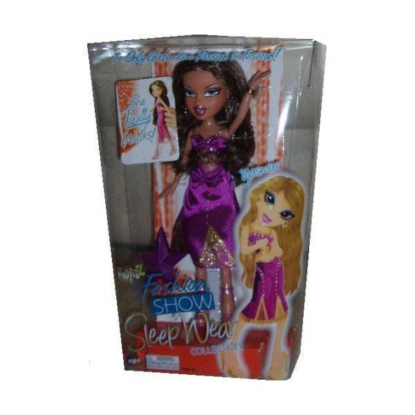 【商品名】Bratz ブラッツ Fashion Show Sleep Wear Collection : Yasmin in good night glamour purple with gold trim gown she really....