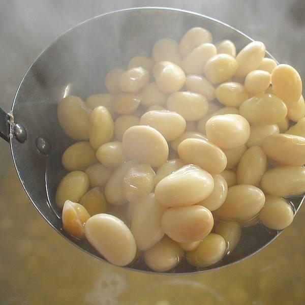 遺伝子組み換えの心配のない、純粋な国産１００％の大豆です。惣菜にはもちろん、味噌作りの原料としても安心してご利用いただけます。大豆を使って、手作り豆腐に挑戦してみてはいかがでしょうか。 名　称 大豆 産　地 国内産（山形県） 産　年 6年度...