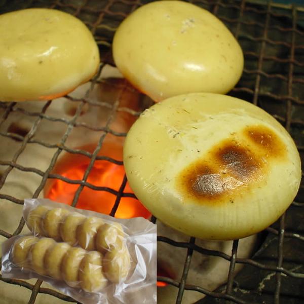 【発売日：2025年12月12日】当店のおいしいモチ米を使用して山形県の花“紅花”を加えた米屋ならではのおいしい杵つき餅です。杵つきですので、”こし・のび・きめの細かさ”もちろん”味”彩も良く好評です。余計な人工食紅をつかっていない為、しつ...