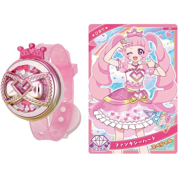 主人公ひまりとおそろいのシャカシャカパーツがかわいいアイプリブレス。バズリウムチェンジのシーンで使うリップバームは日本製のコスメ。2次元コードをアミューズメントゲームに読み込むと、遊んだデータをセーブしたりスペシャル演出を楽しむこともできち...