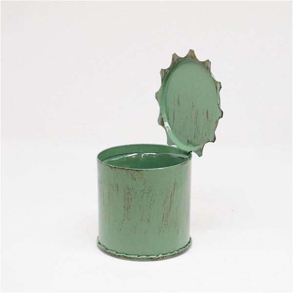 素材が楽しいカントリー調のバスケットでどんな草花にもマッチします。部屋の雰囲気や植える植物によってプランターのカラーにもこだわりたい方に最適です。サイズ：Φ47×H42mm　PVCケース付エイチツーオー