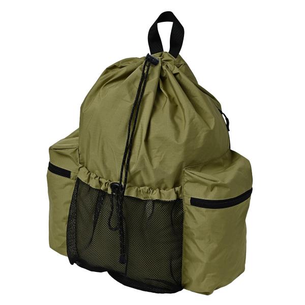 ●はっ水・防水加工生地使用●容量28L●耐荷重25kg●パッカブル/コンパクト収納・クッション付きショルダー●背負ったまま本体にアクセス 可能なファスナー付きナップサック型の立体ポケット付きバックパック。撥水防水生地の軽量生地を使用しており...