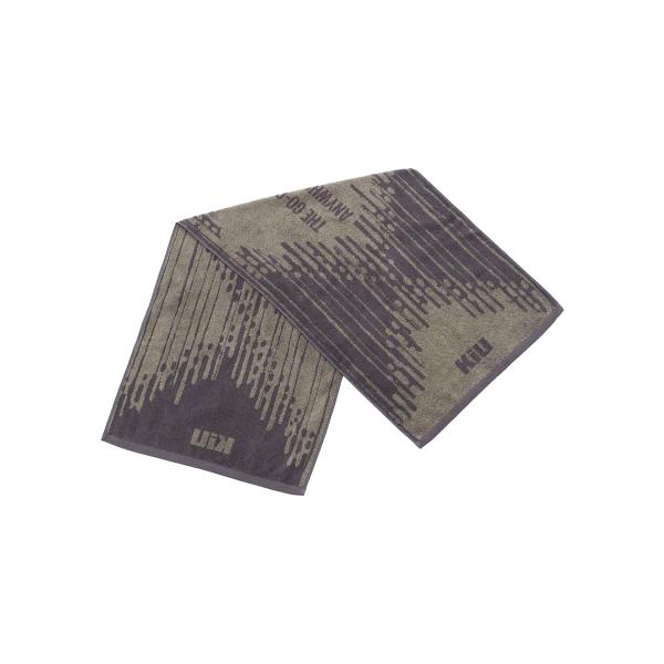 ●色:グレージュ●ブランド:キウ(Kiu)●商品の個数:1●サイズ:ONESIZE●■綿パイル生地●■抗菌防臭加工●■ロゴ入りのオリジナルデザイン【高級感のあるジャガード織り&amp;抗菌防臭加工を施した、KiUのグラフィックを盛り込んだス...