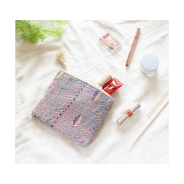 ●ヴィンテージの魅力が輝く、カンタ刺繍アイテム●オンリーワンデザインのカンタ刺繍を施したフラットな形状のポーチです。●メイク用品やアクセサリーなどを入れるポーチとしてはもちろん、ペンケースやパスポートケースなど使い方はさまざまヴィンテージの...