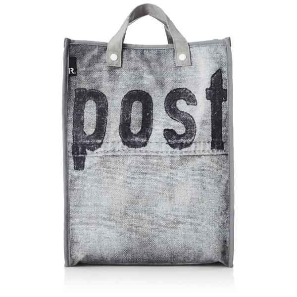 ●タテ40cmxヨコ30cmxマチ20cm●ポケットなし●重量:210g●持ち手の全長:26.5cm手洗い可能なリサイクルポリエステル素地を使用した屋内外で使える、ゴミ箱にもなるトートバッグ「ルー・ガービッジ」。目的地で30?のゴミ袋をセッ...