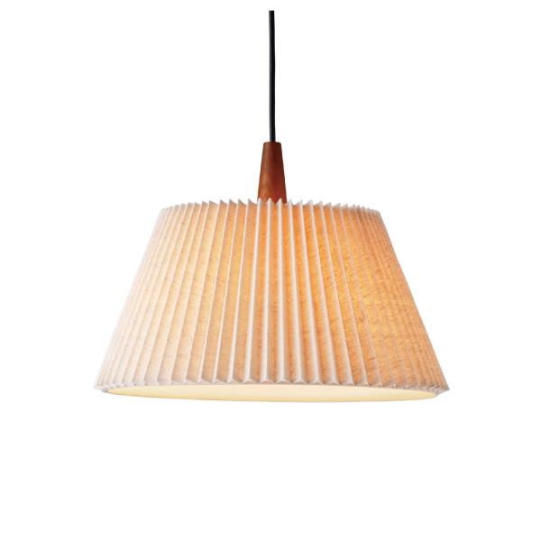 ●ブランド:INTERFORM INC.●材質:布 スチール 木●スタイル:北欧 ナチュラル モダン●照明器具の形状:ペンダント●部屋タイプ:ダイニングルーム, リビングルーム●【商品の概要】 プリーツ状のファブリックセードが柔らかな明かり...