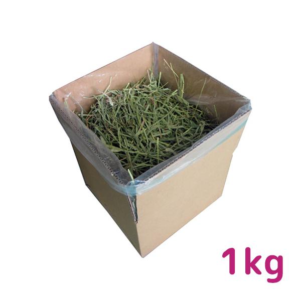 一ヶ月程度で使い切れる量をご購入下さい。最上品質スーパープレミアムのチモシーでいい香りや色が特長です。自然に近い状態で茎が長く残りやすい1番刈りなので繊維質が豊富で低カロリーです。■産地　アメリカ■数量　1kg■梱包　袋に詰めたものをダンボ...