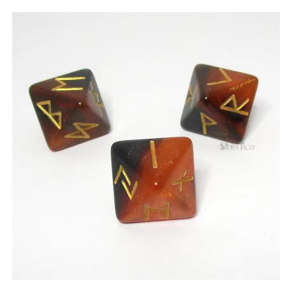占いに使用できるルーン文字24個を8面体3個に記載したダイスセットです。内容／3個