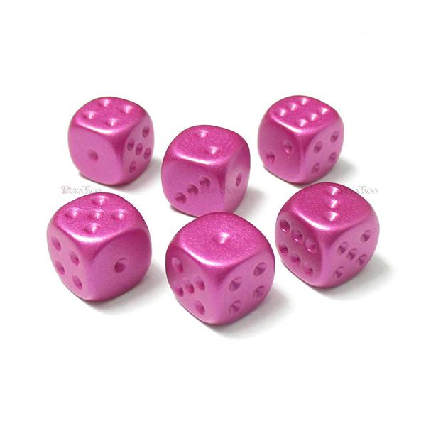 ◆メタル塗装に「すれ跡」のある場合がございます。予めご了承ください。樹脂サイコロをメタルコーティングした12mm6面サイコロです。内容／1個