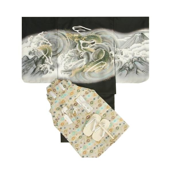 【送料無料】荒れ狂う波間を引き裂いて姿を現した龍の荘厳な柄が特徴の男の子七五三5歳の御祝着に最適な羽織着物と袴のセットです。メインの龍の髭や角の一部、顔の輪郭などには金糸刺繍が入って豪華さもあります。生地は縮緬のようなシボのある生地になりま...