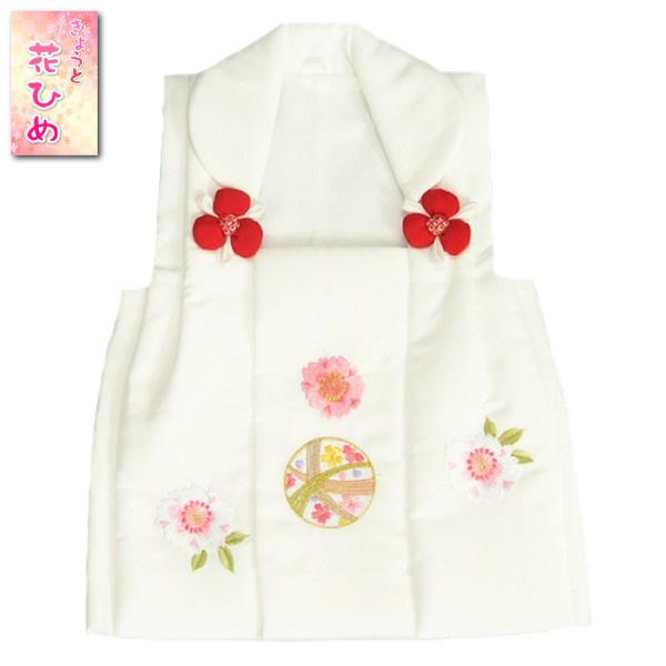 白地の京都花ひめブランドの被布コートの単品です。生地はちりめんのようなシボのある肌触りになり中綿も入り比較的厚みのあるしっかりした生地感になります。前身頃にはまりや桜の刺繍が入り見た目の豪華さもあります。清潔感のある白地になりますので淡い色...