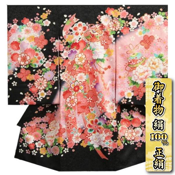 【送料無料】女の子のお宮参り着物では比較的珍しい黒地色を基調に染められたお宮参り初着です。黒地なのでインパクトもあり、ピンクの染め分けや賑やかな柄域で暗さを感じさせず高級感があります。メインの鈴の輪郭には金駒刺繍が上品に使用してあり柄の輪郭...