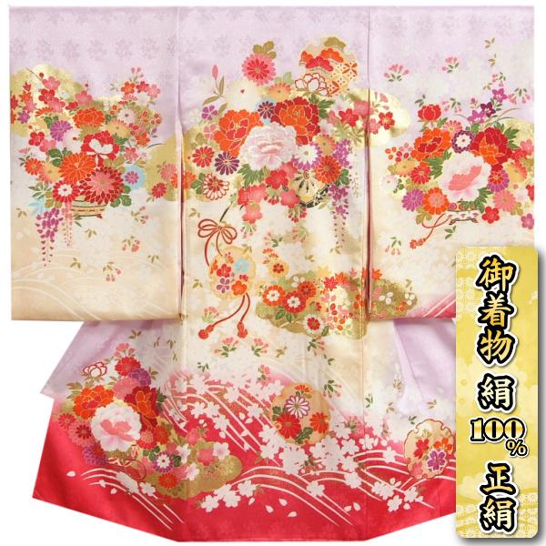【送料無料】ラベンダーパープル地色に裾をピンクで染め分けした女の子のお宮参り着物です。ラベンダー色に濃淡クリーム色やピンク色などの染め分けも入っていますが全体的に抑えた色彩になっていますので派手になり過ぎず上品な色合いになります。メインの花...