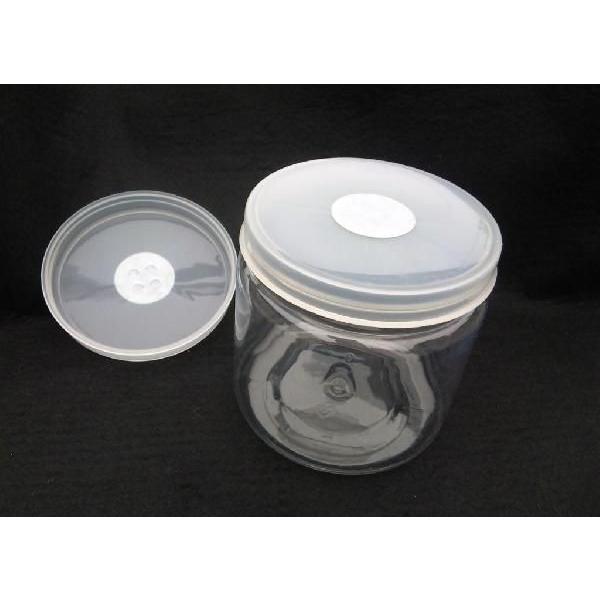 サイズ 約１３００ｍｌ最大外径　約１２３ミリ（口径内寸約１０８ミリ）高さ　約１２３ミリ（蓋あり）（ただし、製造ロットにより多少の誤差はあります。） 幼虫飼育に欠かせないボトル容器はこれで決まりです！！飼育状況が一目で解かるクリアボトルで中の...