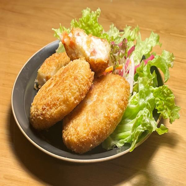 【発売日：2026年04月02日】　糖度20度という果物並みの甘さを持ち、ホクホクとした食感が魅力の「白銀ゆり根コロッケ」。ソースをかけず、そのままで素材の旨みをご堪能いただけます。十勝産玉ねぎとにんじんをくわえ、北海道のおいしさをかけ合わ...