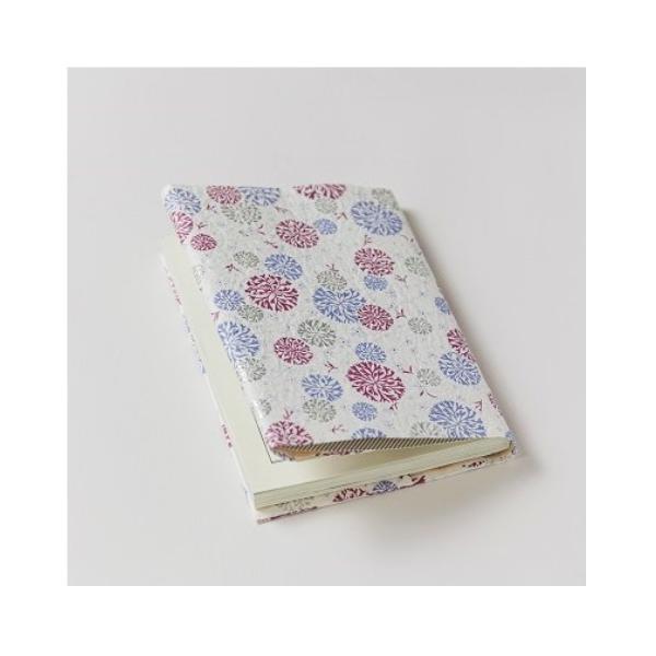 ●品番:22516●入数:１個●友禅和紙を使用した文庫本のブックカバーです。●友禅紙に揉み加工を施し、補強剤を塗布していますので、友禅紙の風合いが良くなり紙も強化されています。