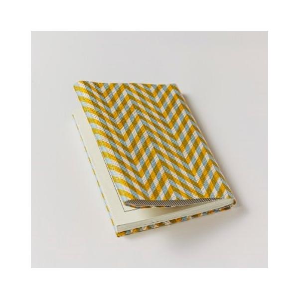 ●品番:22517●入数:１個●友禅和紙を使用した文庫本のブックカバーです。●友禅紙に揉み加工を施し、補強剤を塗布していますので、友禅紙の風合いが良くなり紙も強化されています。