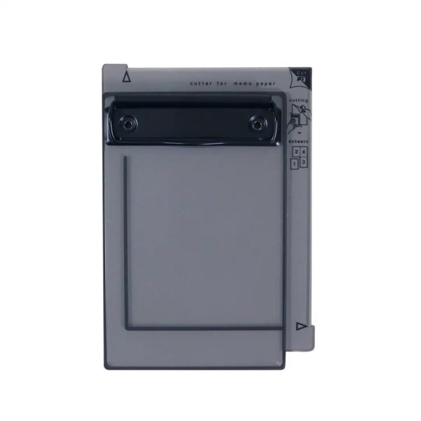 ●品番:VS028BK●入数:１個●不要なプリント用紙でメモ用紙を作れるペーパーカッターです●ハサミ、カッター、折り目も不要でＡ４用紙を４分割にカットできます●本体を紙の上でスライドするだけでカット位置が合う目印・ガイド付●カットした紙を付...